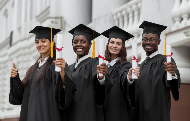 10 Unforgettable Graduation Event Ideas to Stand Out from the Crowd ...