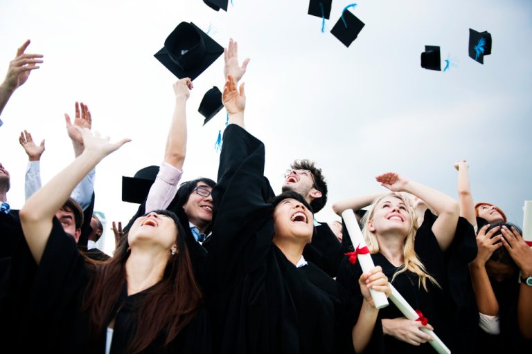 10 Unforgettable Graduation Event Ideas to Stand Out from the Crowd ...
